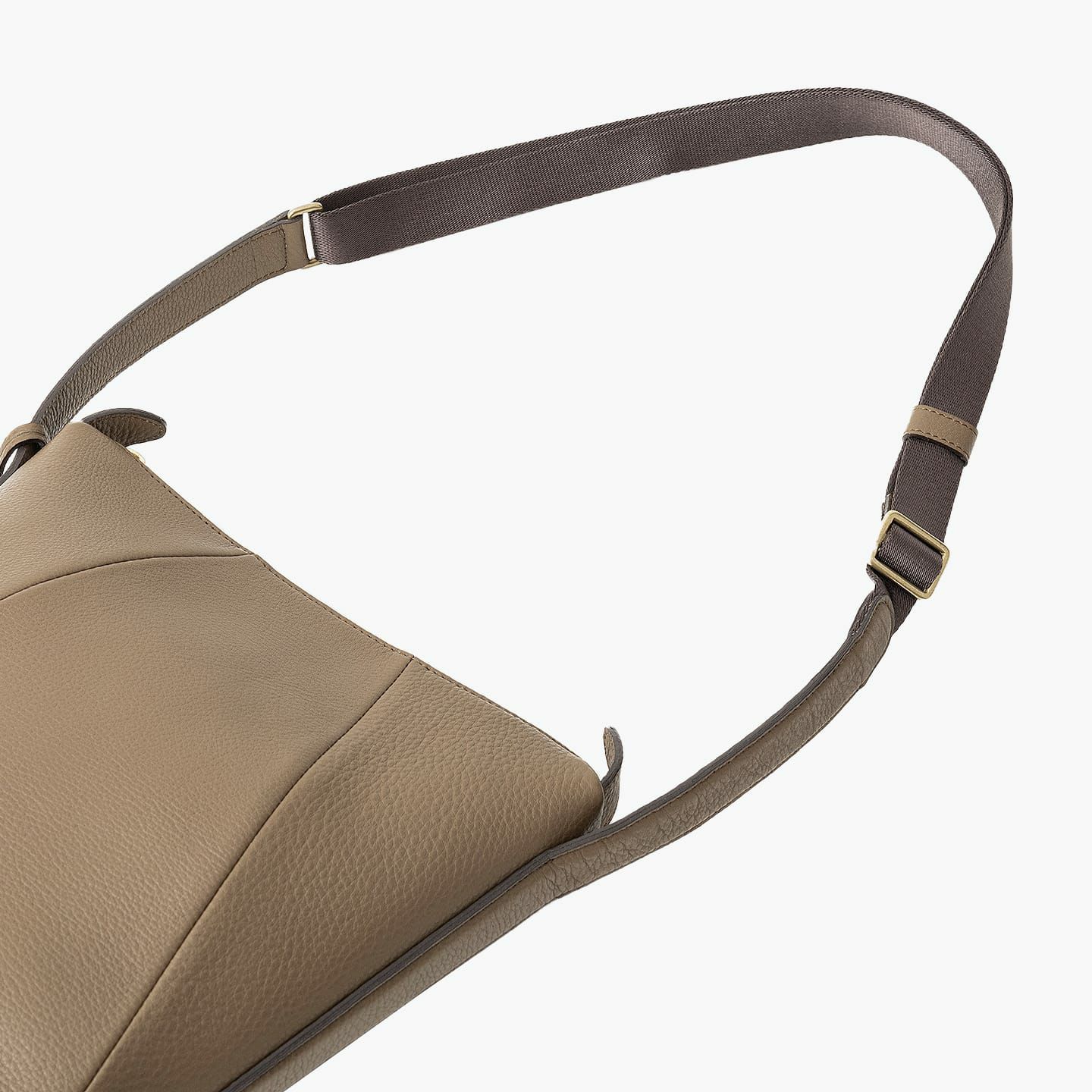 ミニショルダーバッグ“Swing” | 大人のバッグ・財布 ミニショルダーバッグ“Swing” | 大人のバッグ・財布